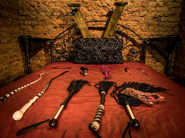 Spanking bench / bondage room - Fastiko.au