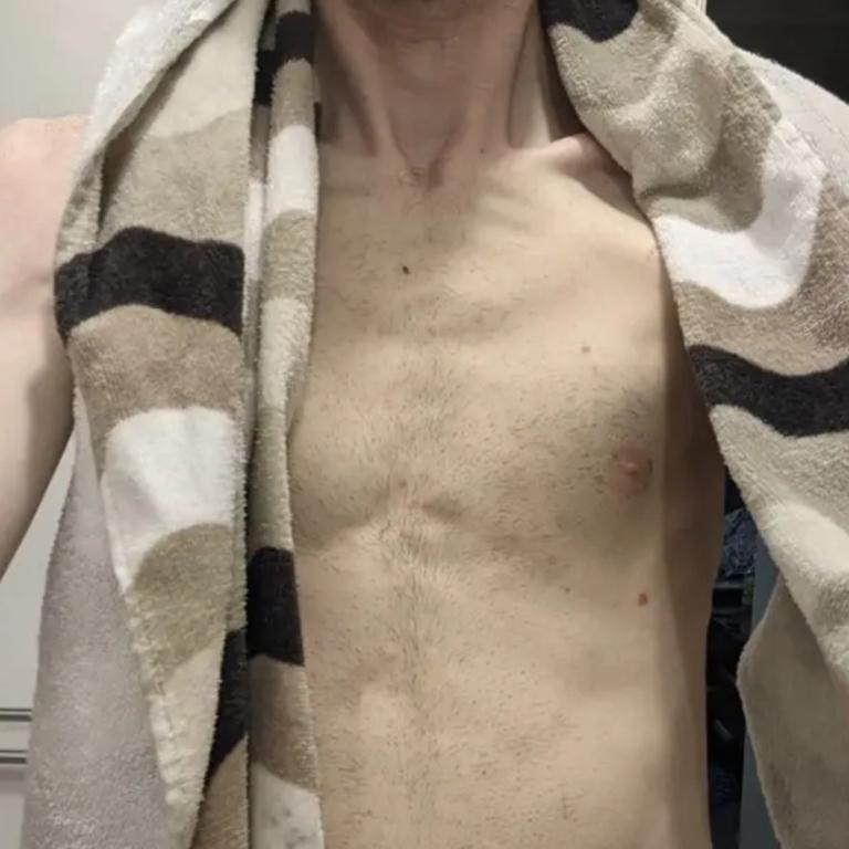 Barefoot Wrestle Feet in face - Fastiko.au